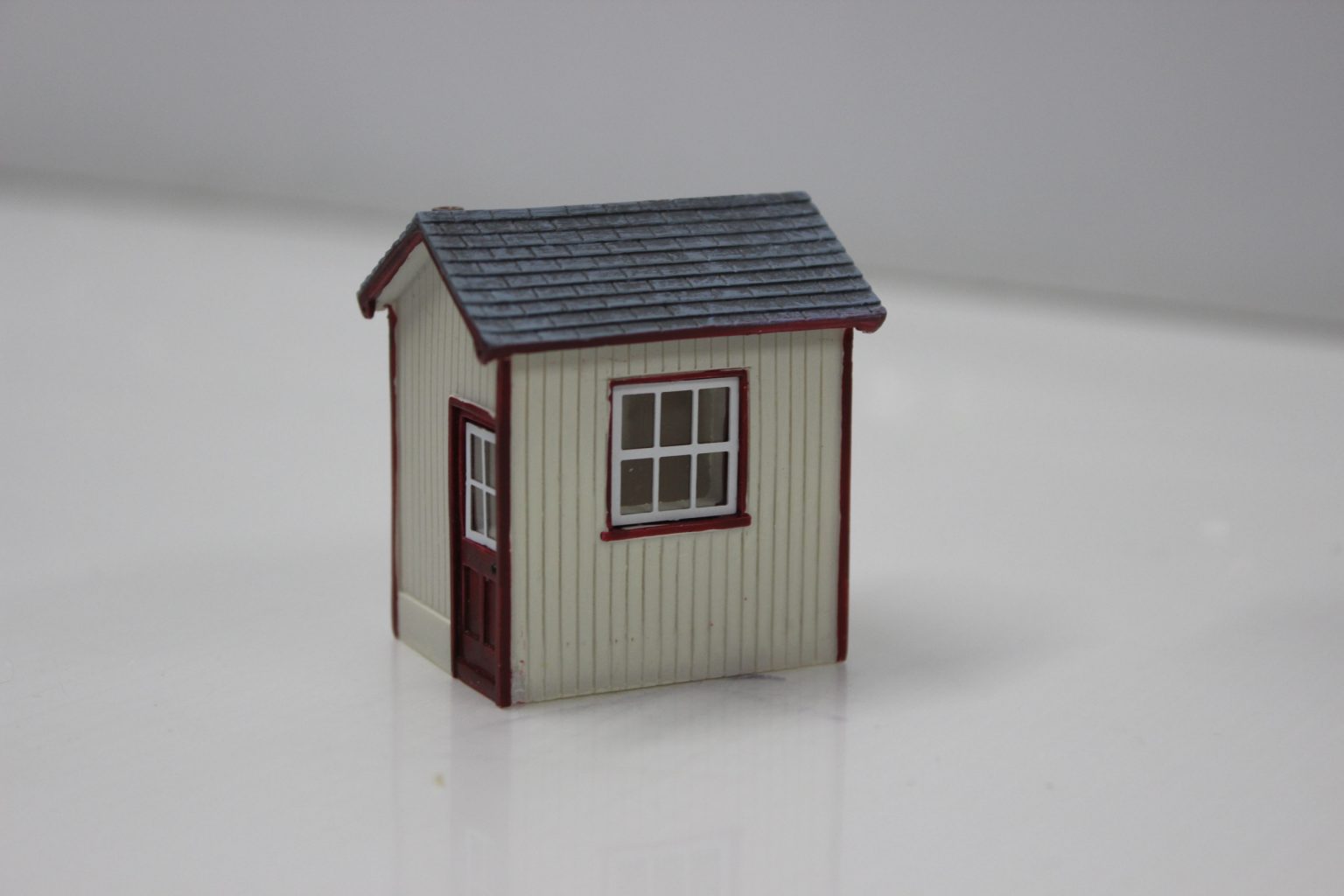R9785 Crossing Hut - UK Model Railway Locomotives, Rolling Stock ...