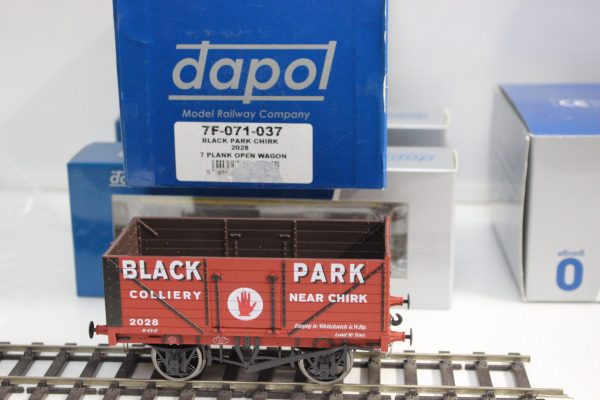 7F-071-037 Black Park Chirk 2028 7 Plank open wagon – Pennine Models