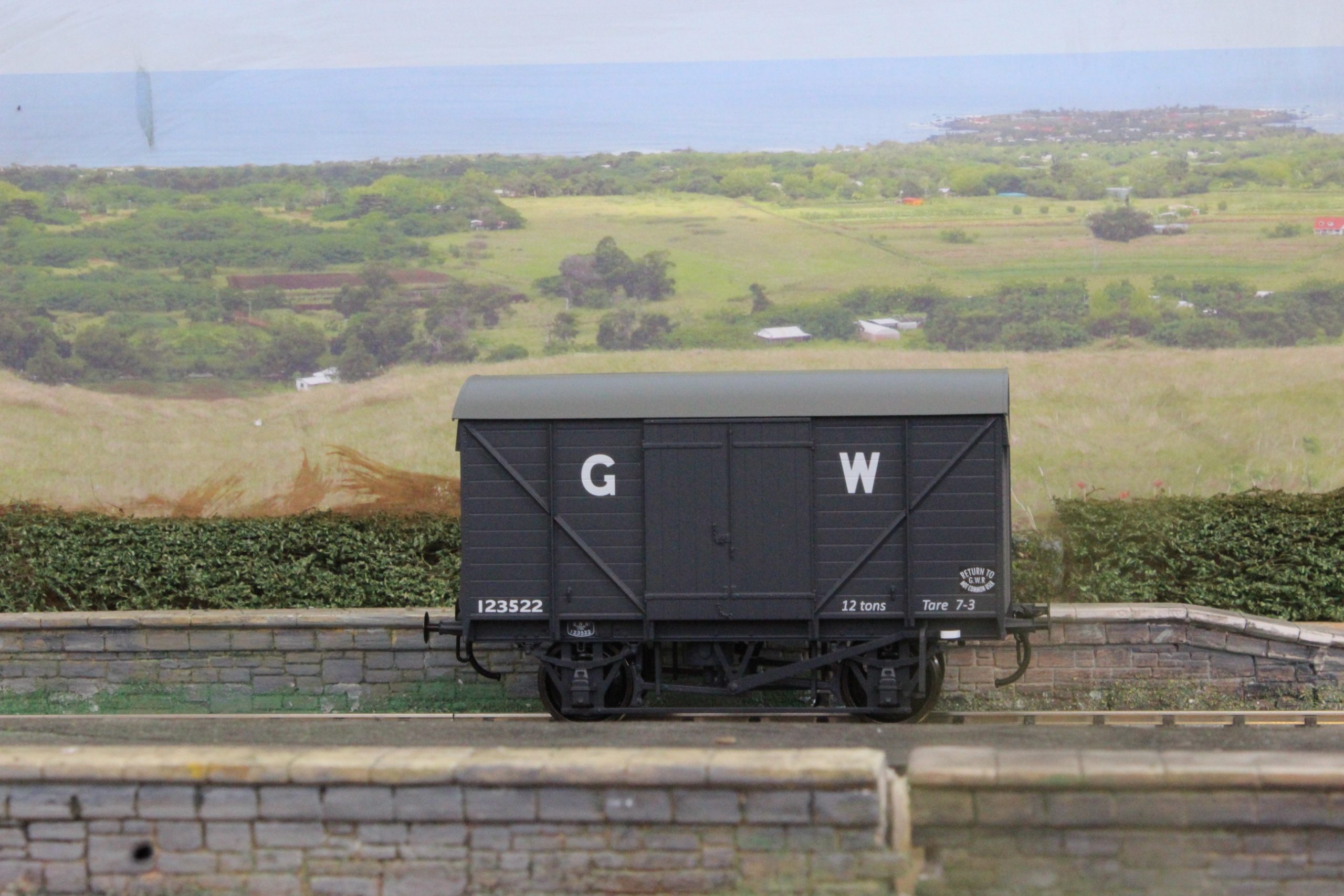 7F-066-002 Great Western Standard 12T Van Grey 123522 - UK Model ...