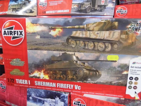 A50186 Classic Conflict Tiger 1 / Sherman Firefly Vc - UK Model Railway ...