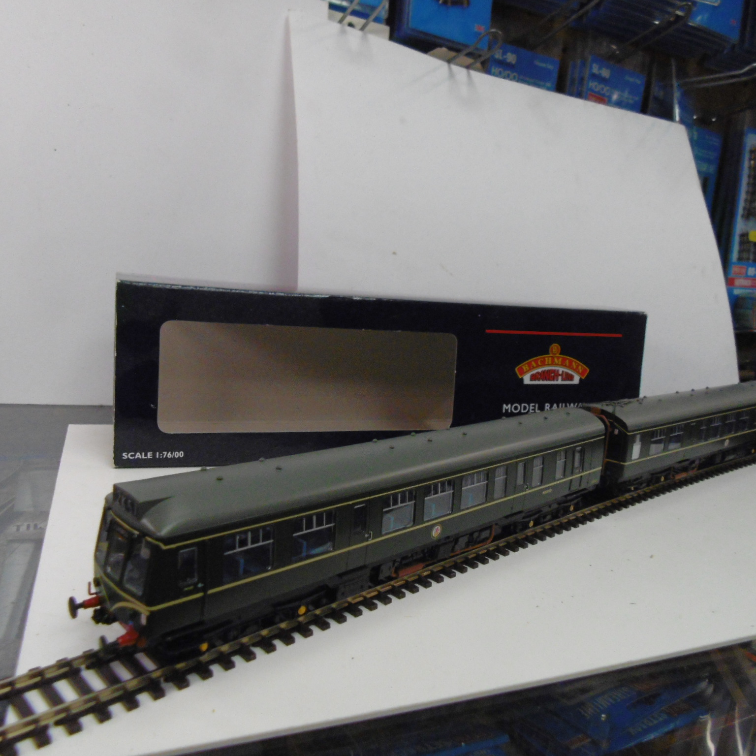 32-900A Class 108 2-Car DMU BR Green with Speed Whiskers - UK Model ...