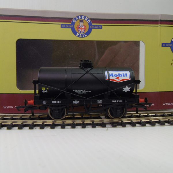 OR76TK2001 Mobil No.64 12 Ton Tank Wagon – Pennine Models