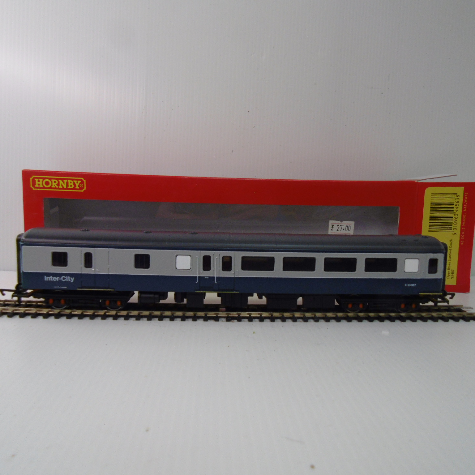 R4563 BR Mk2D Open Brake Standard Coach `E9487` - UK Model Railway ...