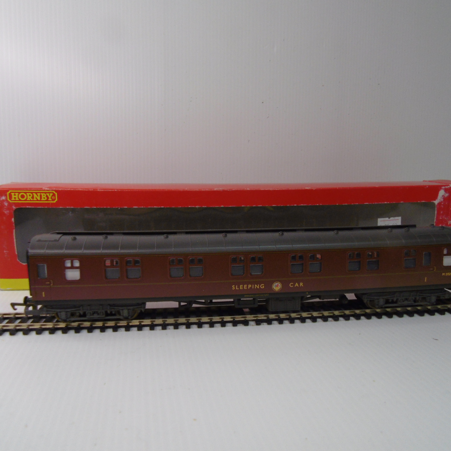 R4202A BR Mk.1 Sleeper Coach (Midland Region)`M2020` Weathered - UK ...