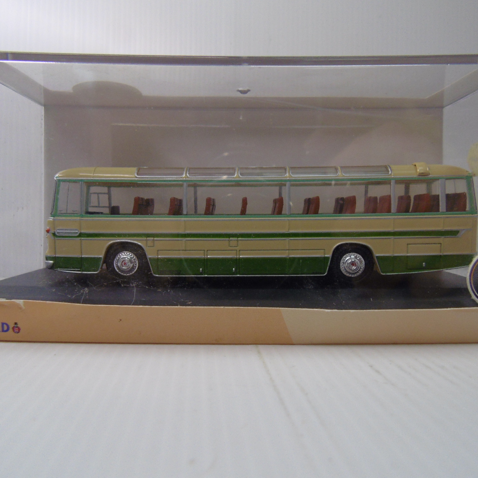 76DC004 Duple Commander II Greenslades - UK Model Railway Locomotives ...