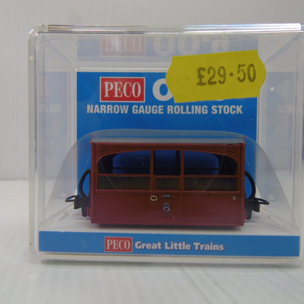 Peco GR-563 FR Bug Box Zoo Car 1970s/80s Red Livery - UK Model Railway ...